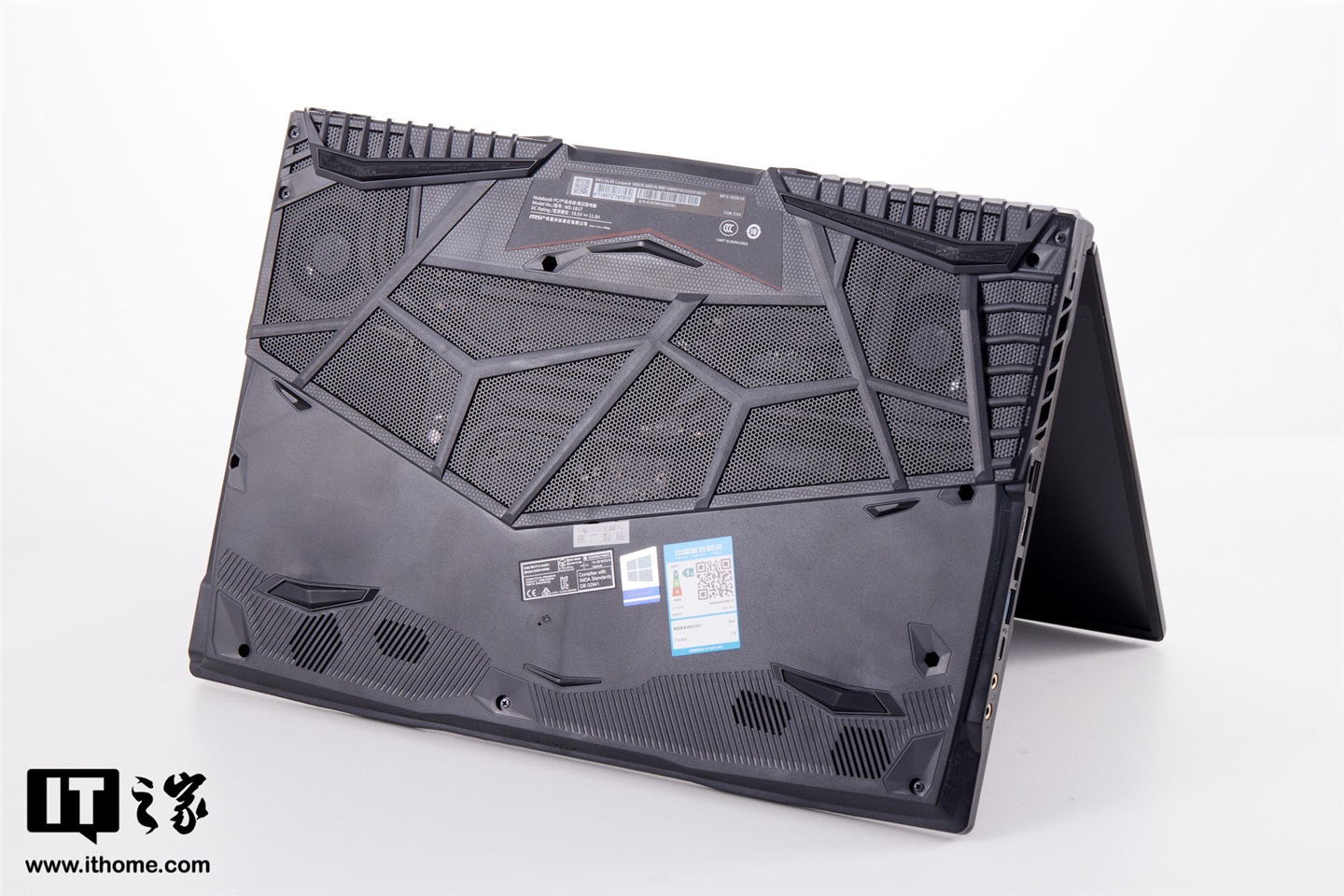 微星冲锋坦克 2 GL65游戏本评测：满血火力持久输出 | MSI中国大陆区客户论坛