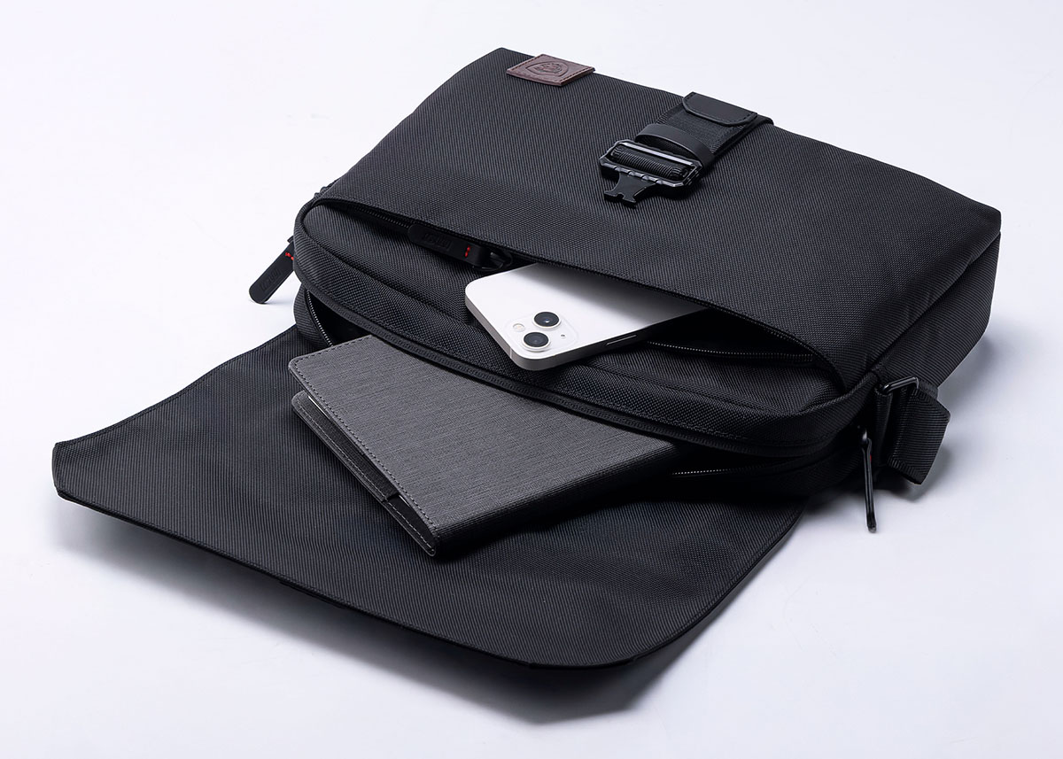 Classic Messenger Bag