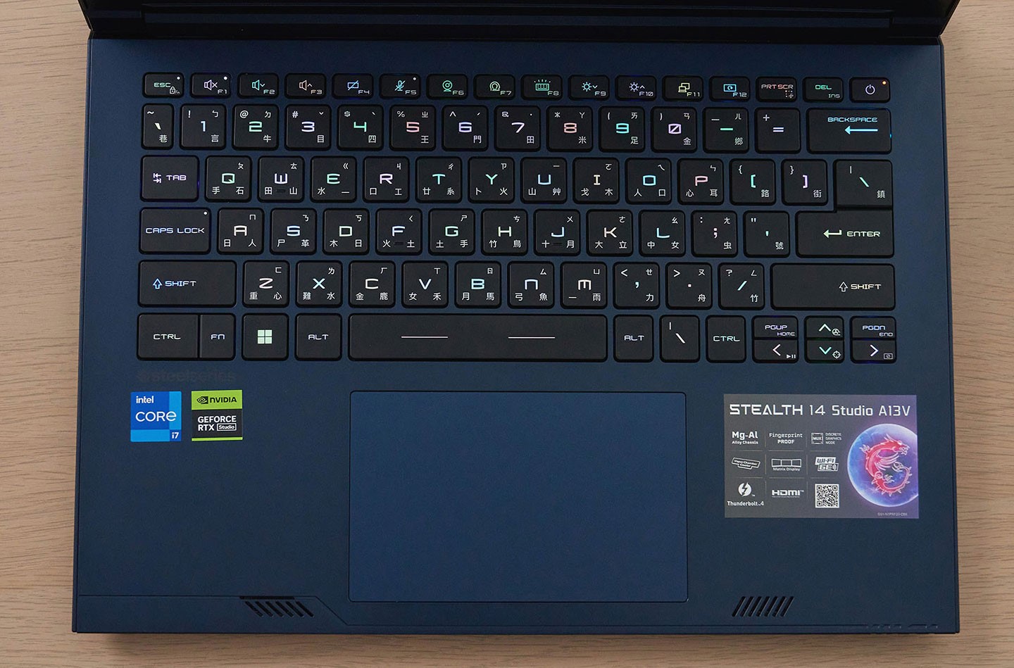 MSI Stealth 14 Studio 開箱實測：能同時滿足電競、商務、創作者需求的跨界筆電