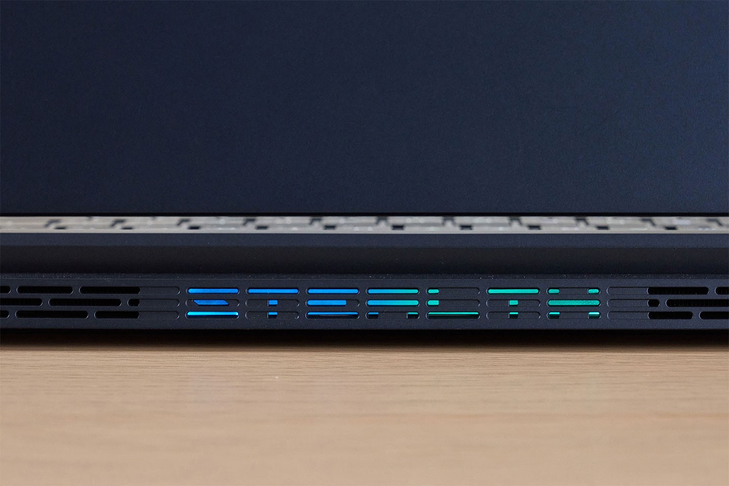 MSI Stealth 14 Studio 開箱實測：能同時滿足電競、商務、創作者需求的跨界筆電