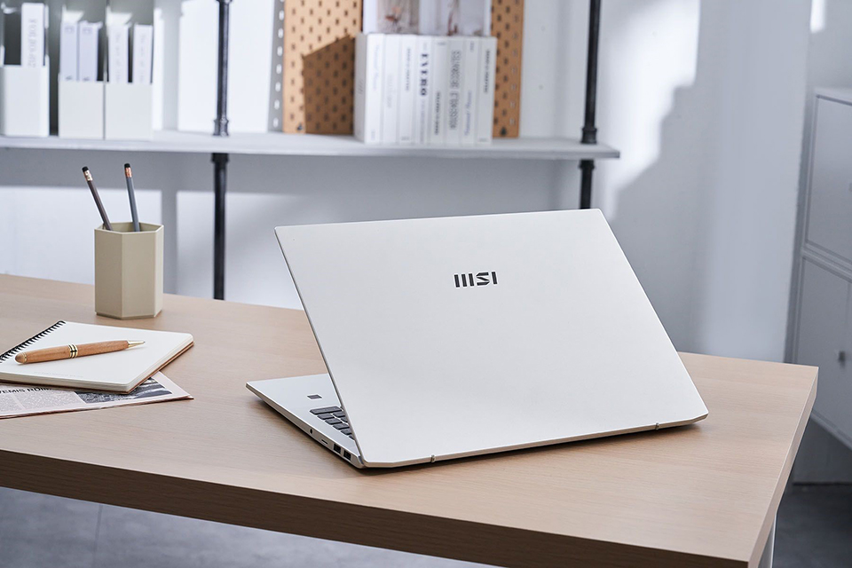 990 克羽量級商務筆電 MSI Prestige 13 Evo 開箱實測：效能、輕薄、美型一次到位！